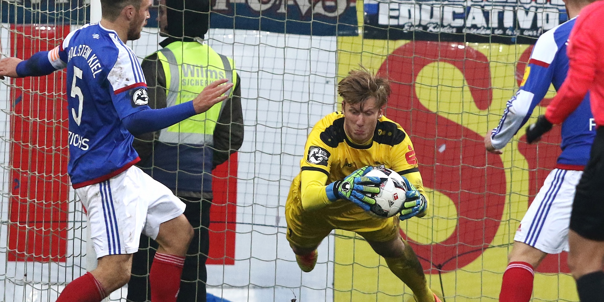 16/17 14.Sptg: Holstein Kiel - FC Rot-Weiß Erfurt - Mediathek - FC Rot ...