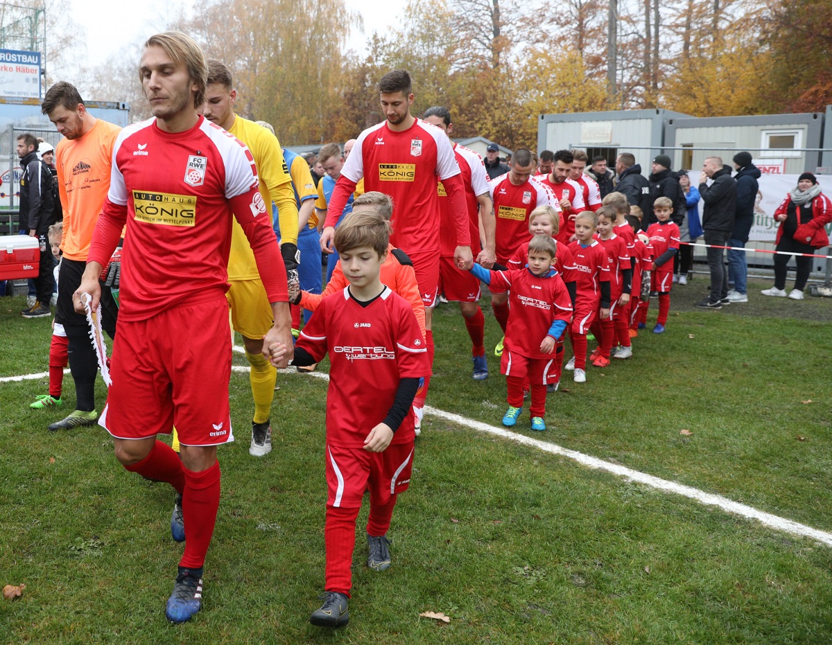 Viertelfinale Thüringenpokal SV Ehrenhain - FC RWE - Mediathek - FC Rot ...